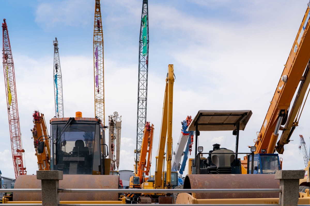 Reliable Second-Hand Excavators and Cranes for Sale in China